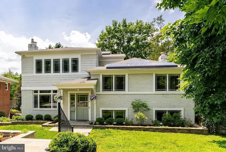 Charming, Spacious Retreat Next To Rock Creek Park - Washington, D.C.