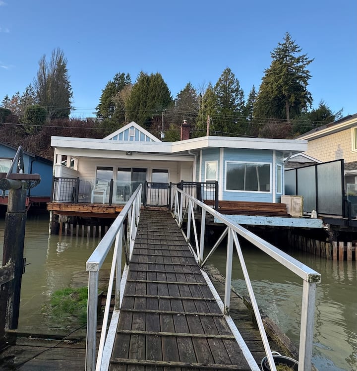 Waterfront Stilt Home With Amazing Views! - Cowichan Bay