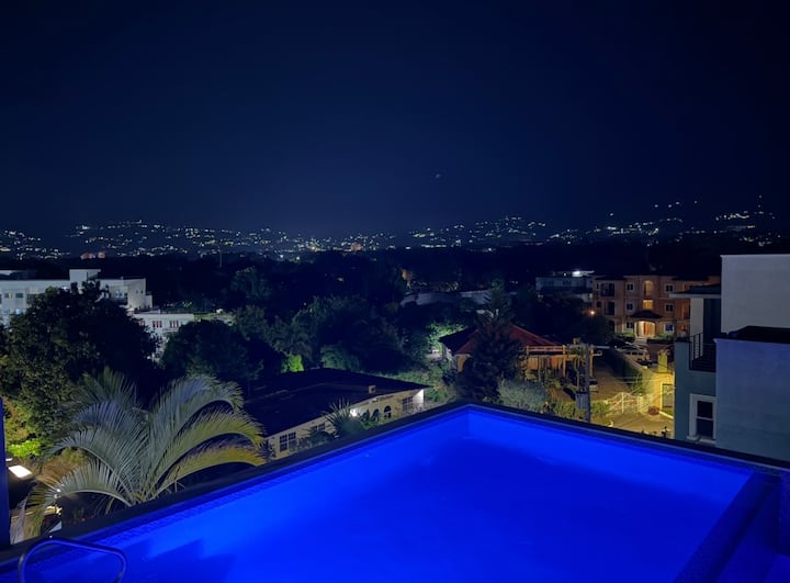 Irie Heights Condo • Rooftop Pool & Kingston Views - Kingston, Jamaica