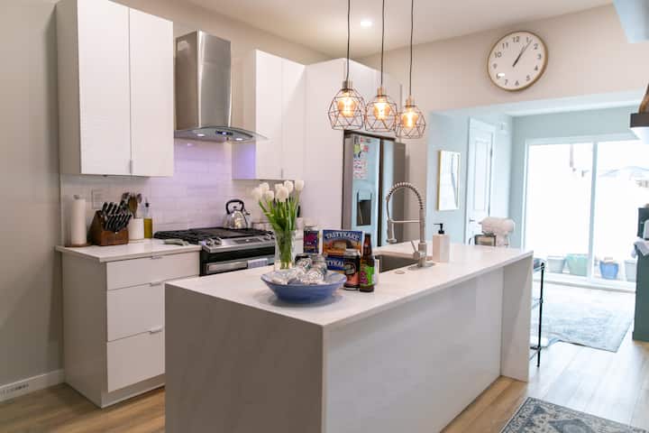 Spacious Rowhome W/ Free Parking Close To Stadiums - Philadelphia