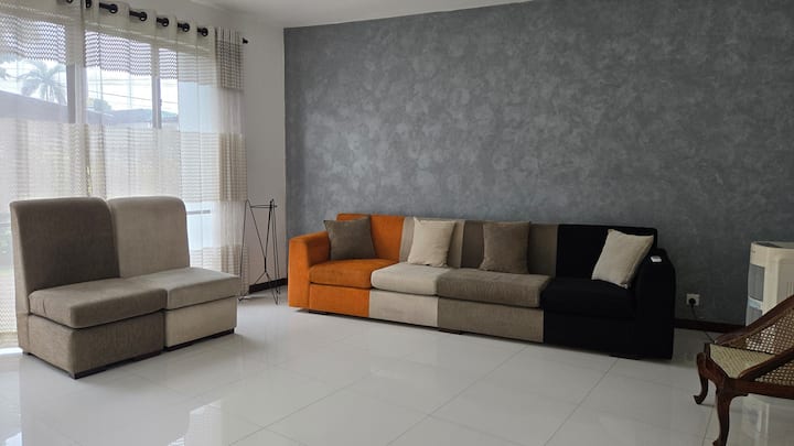 Private 2br Home In Nugegoda W/ Kitchen & Workdesk - Colombo