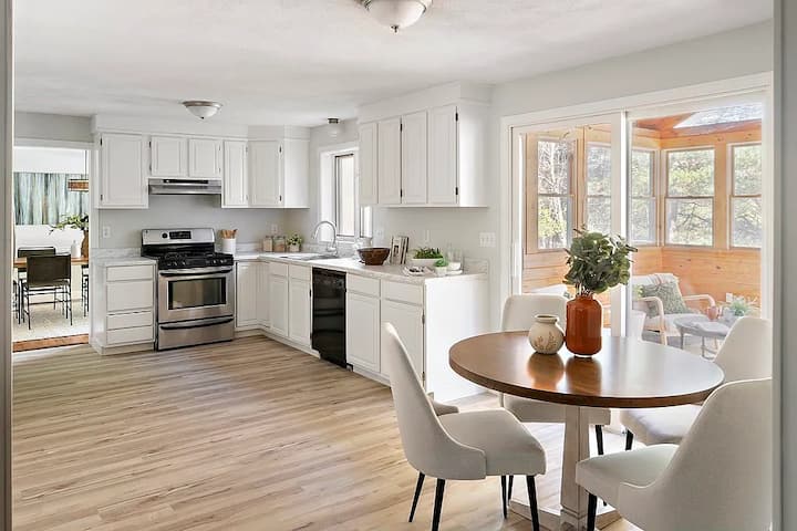 House Rental Minutes From Gillette Stadium - Foxborough, MA