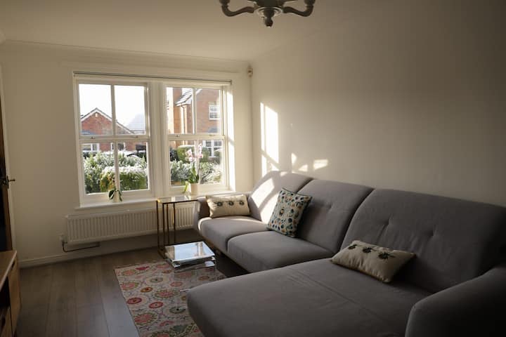 Spacious Family Home With Parking And Garden - Durham