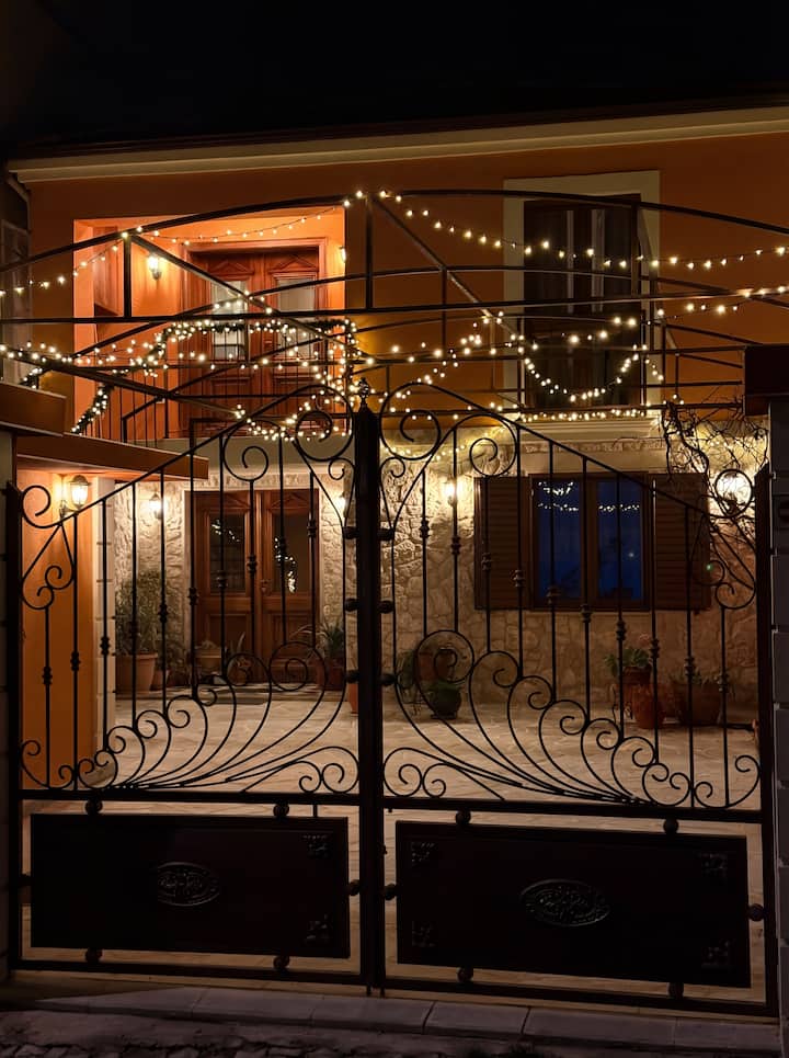 Central Vintage 2br Stone Guesthouse - Sol - Korçë