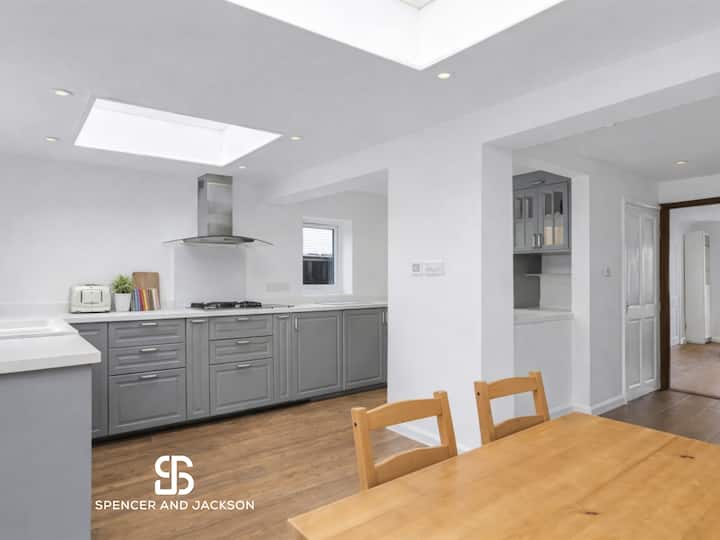 20% Off • 3br • Parking • Close To Jr Hospital - Oxford