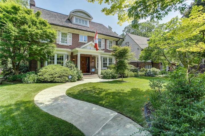 Historic Georgian On Riverside Drive - Toronto