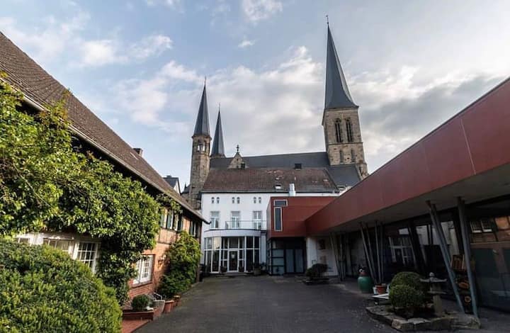 Rooms W/baths, Wi-fi, Parking & Italian Restaurant - Germany