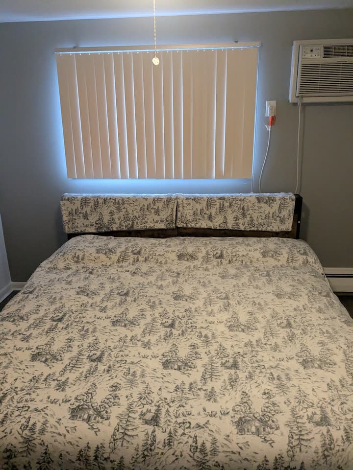 Cozy And Close To Lots To Do - Lansing, MI