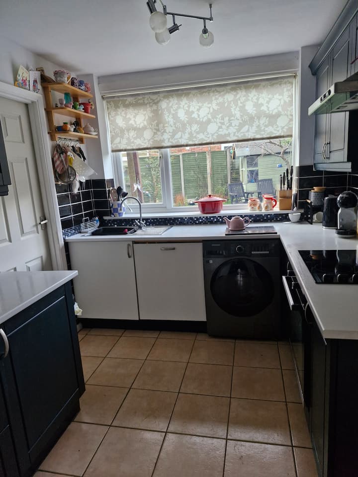 Comfy Conversion - Single Room With Private Shower - Colchester