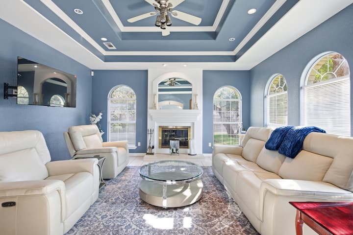 Family-friendly 3/2 Near Lake Travis/lush Gardens - Lakeway, TX