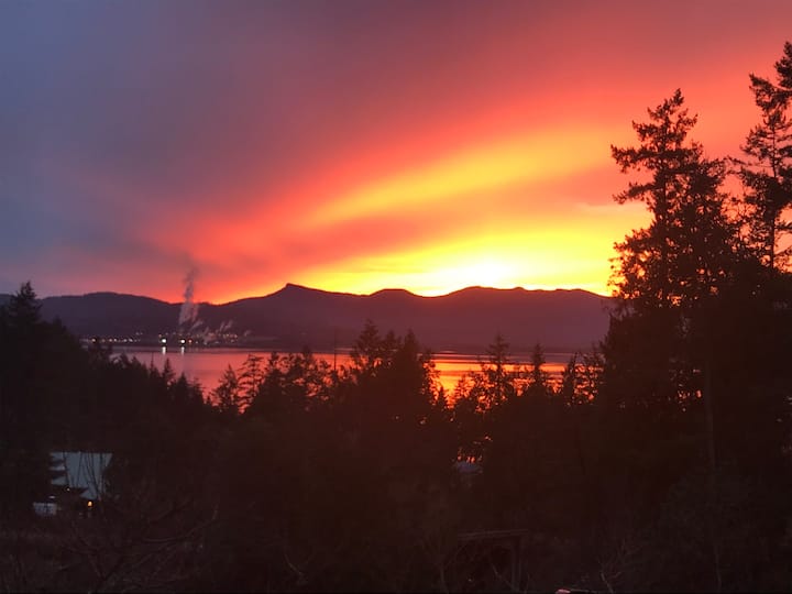 Beautiful, Serene, And Relaxing Home With A View. - Galiano Island