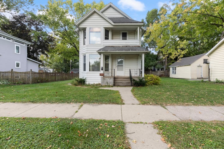 Private Apartment With Office Area Near Niu - Cortland, IL