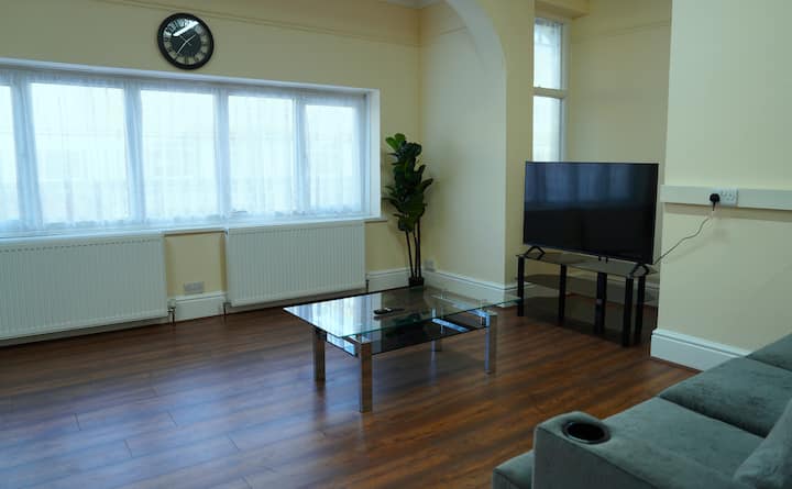 Sunrise & Silk-spacious 5br Guest House Near Beach - Arundel