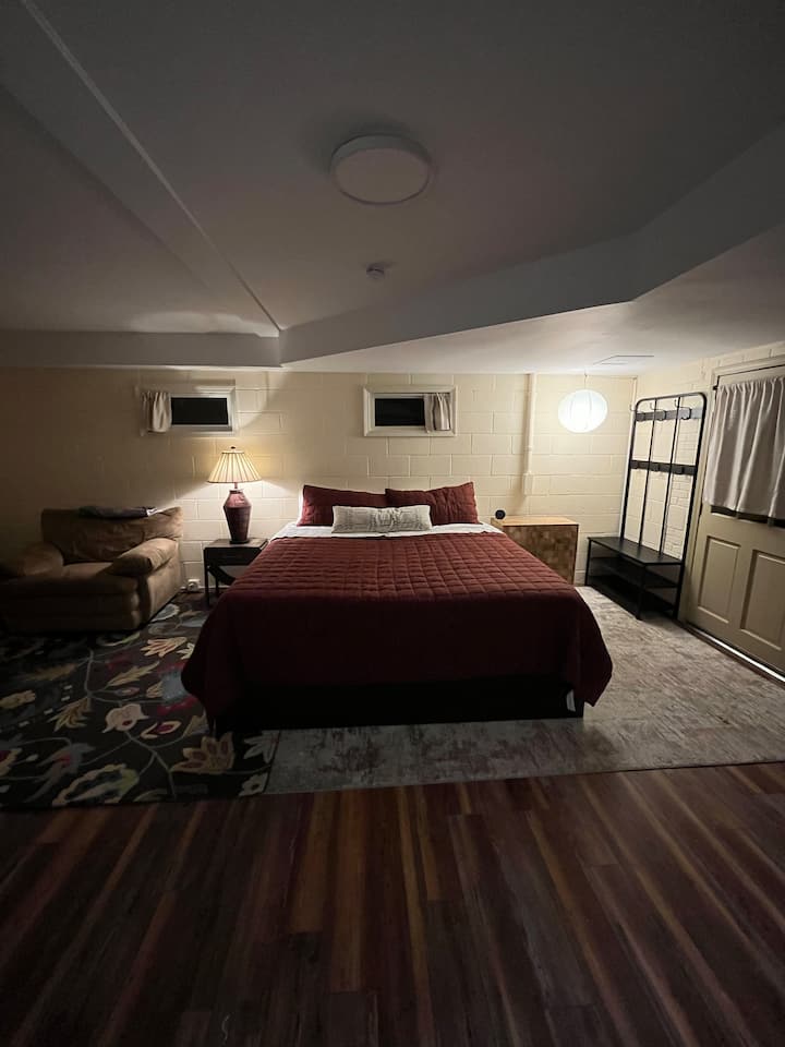 Cozy Studio In The Heart Of Raleigh - Raleigh, NC