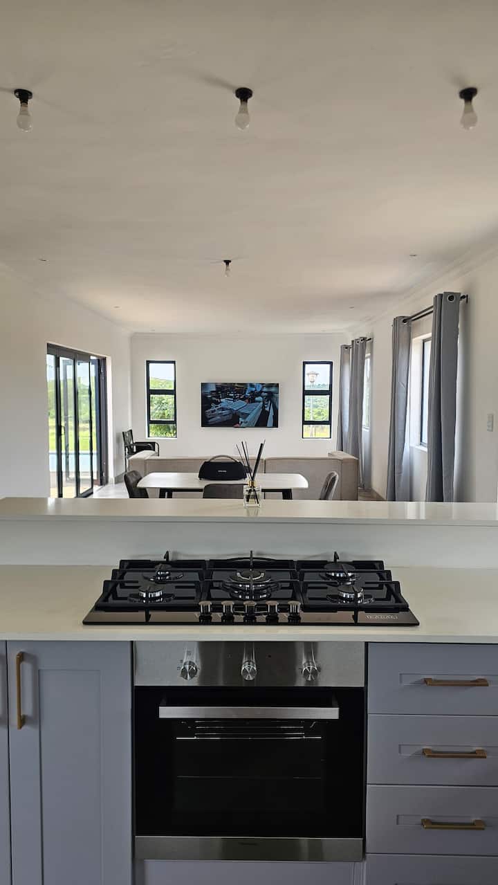 Modern Farmhouse Retreat + Pool + Wi-fi In Estate - Hazyview