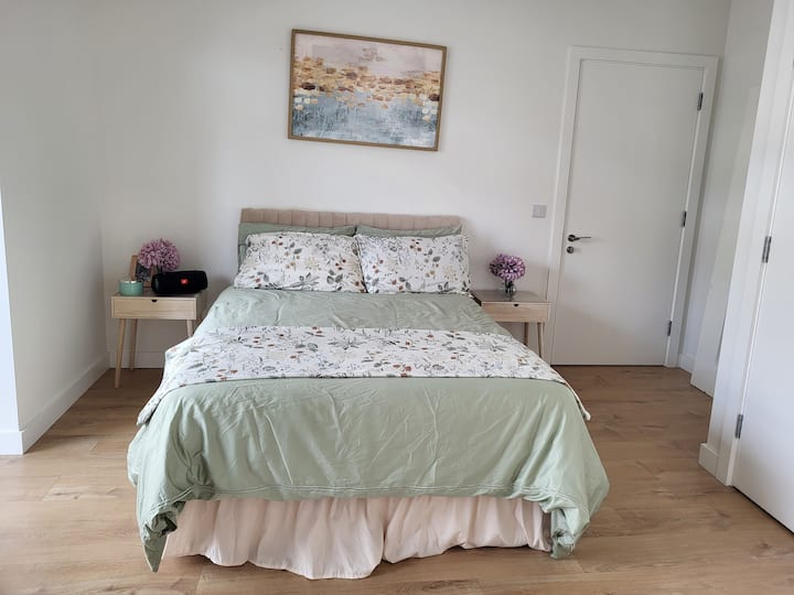 Wonderful Double Room For Your Stay - Bray