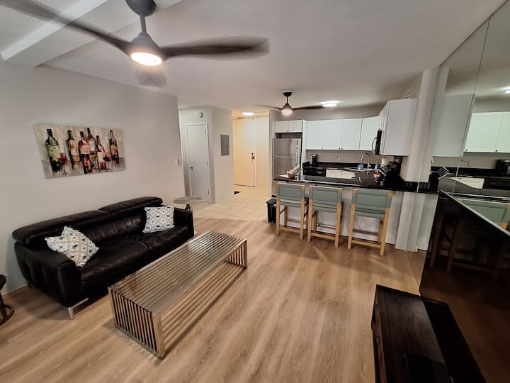 1 Br Apt Near Ala Wai, Shopping, Dining, Work Area - Honolulu, HI