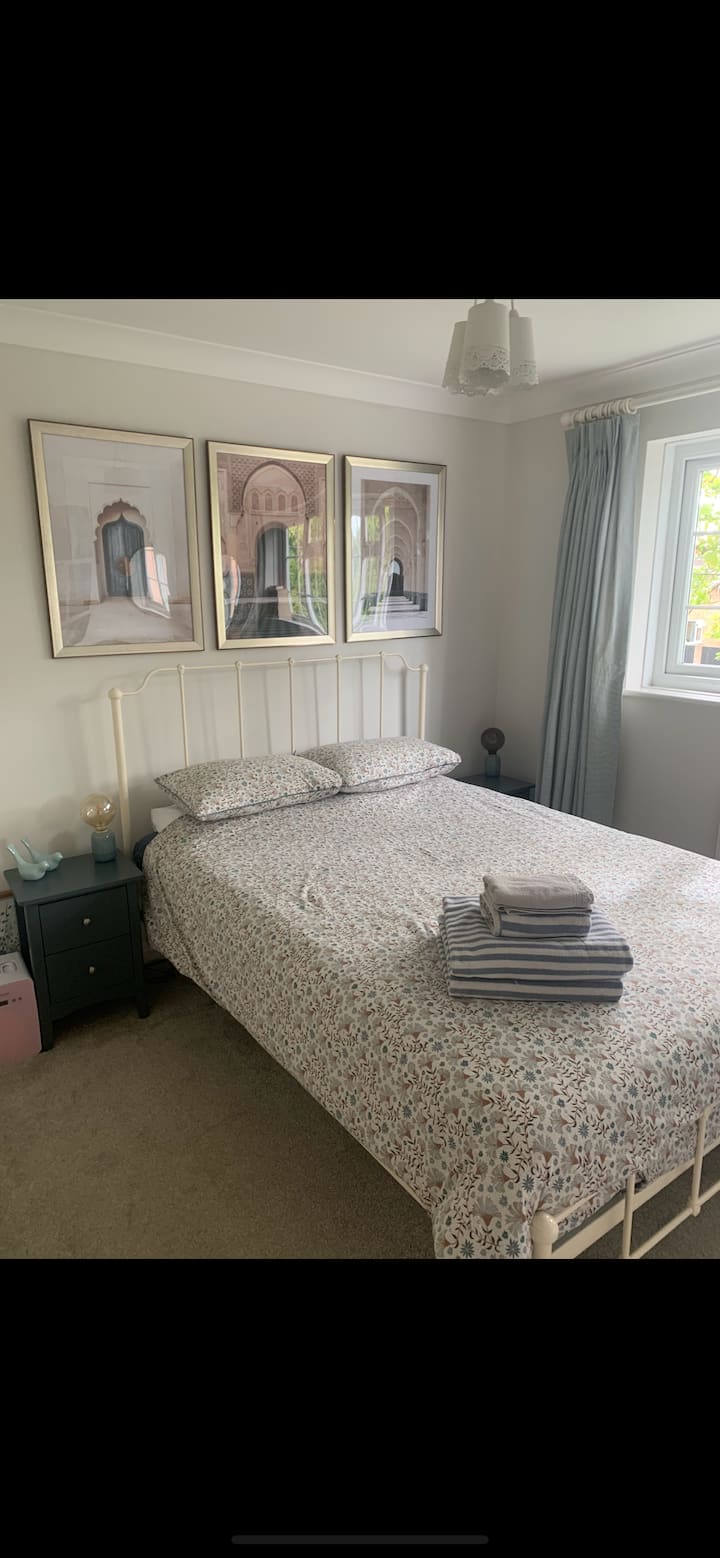 Lovely Double Bedroom In A Family Home - Ringwood