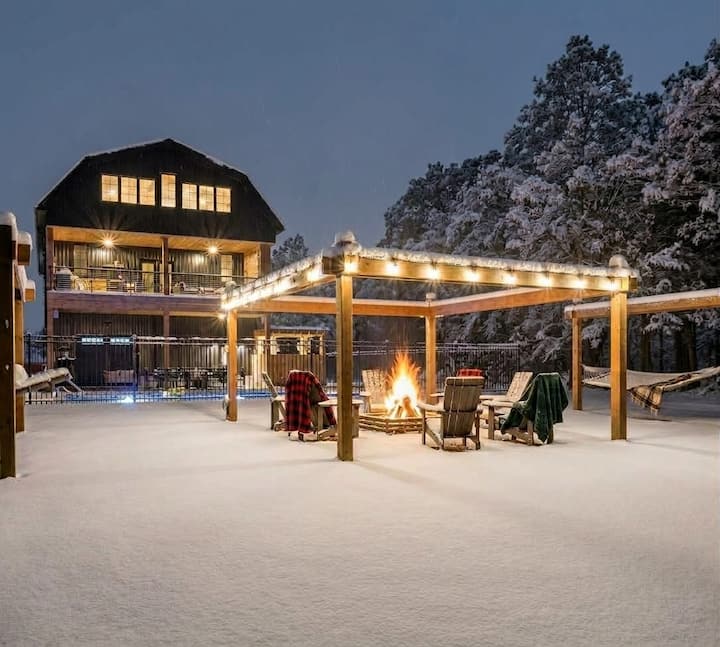 Private Luxury Barn Estate: Hot Tub, Sauna, Pool - Ontario