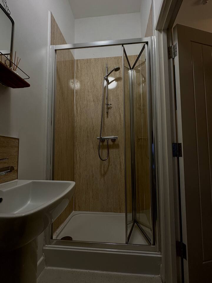 The Golden Mile - Twin Room In Bridgend - Bridgend