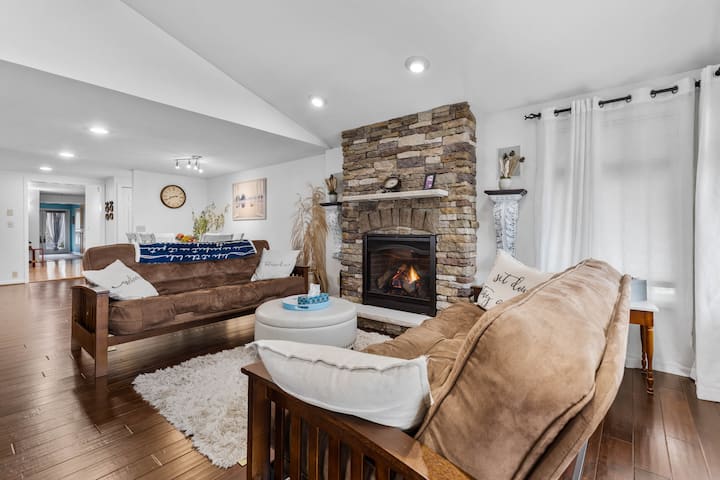 Peaceful 3-bedroom Waterfront Lakehouse On Conesus - Livonia, NY