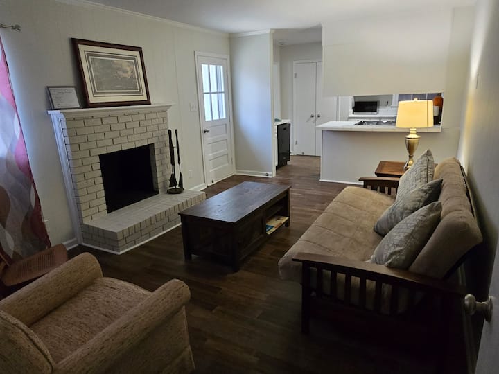 Charming Home In Greensboro - Greensboro, NC