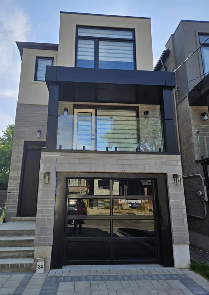 Luxury Apt W/ Parking, Steps To Ttc, 15 Mins To Dt - Toronto