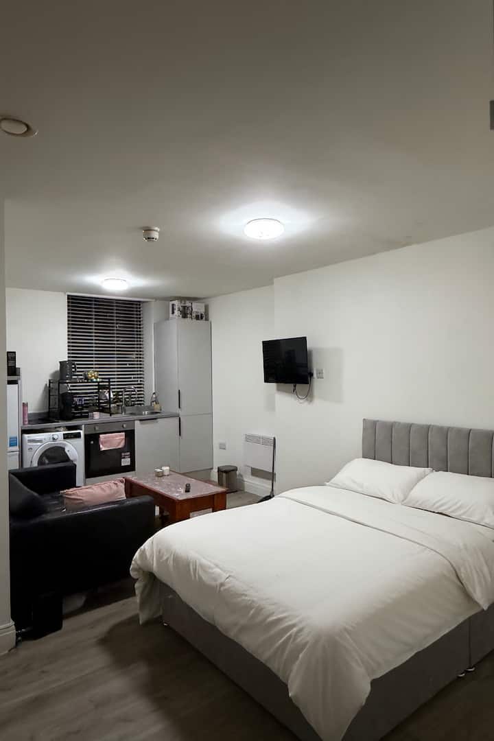 A Newly Renovated Top Floor Studio Apartment - Guernsey