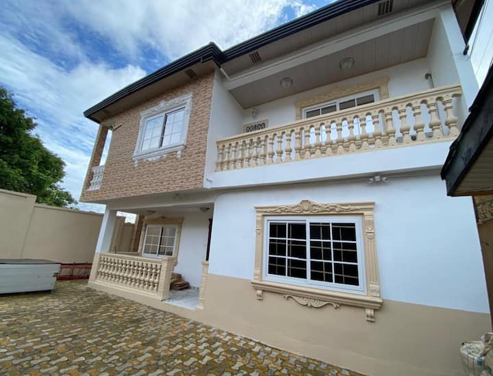 Secluded Estate
Free Fully Solar-powered House - Freetown