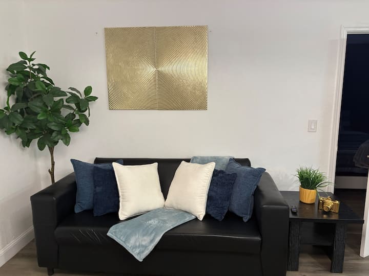 Cozy 1 Bedroom Apartment In West Park. - Miami Gardens, FL