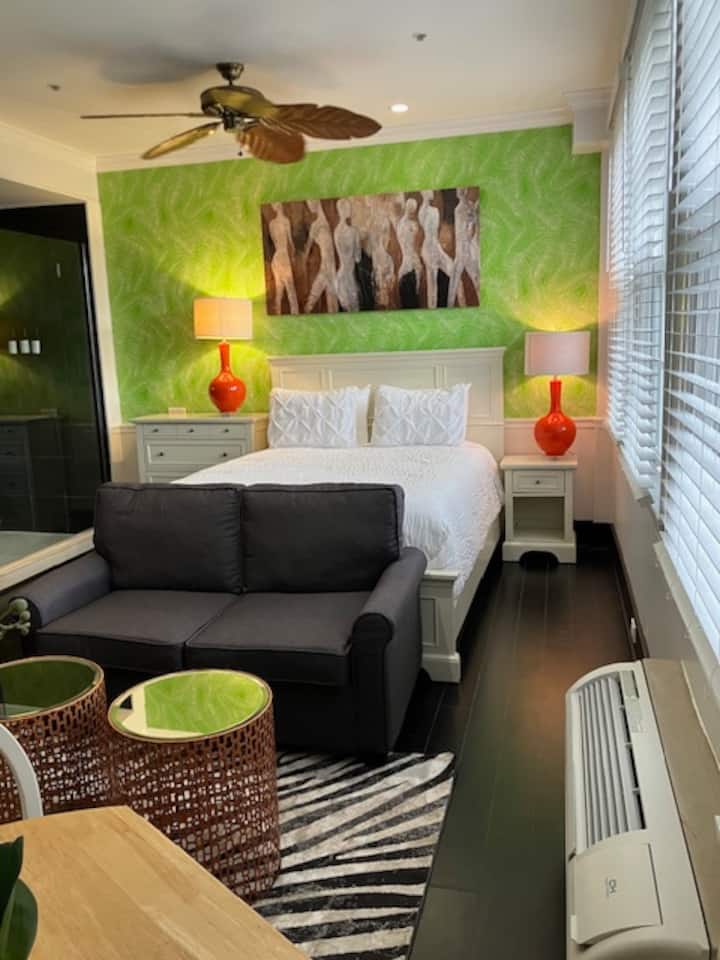 Lime Orchid - Palm Beach Hotel - Historic - Palm Beach, FL