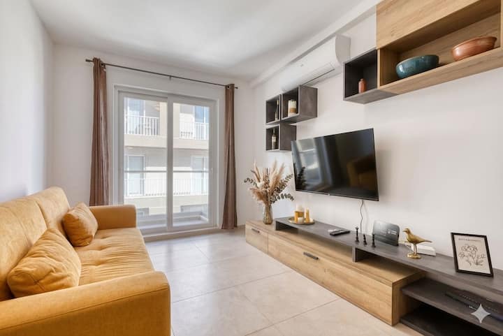Luxe Balcony 2br Apartment In Heart Of Gzira - Malte