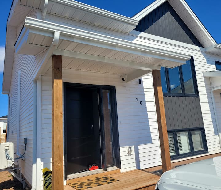 Bright Family Home – 5 Min To Moncton Airport. - Shediac