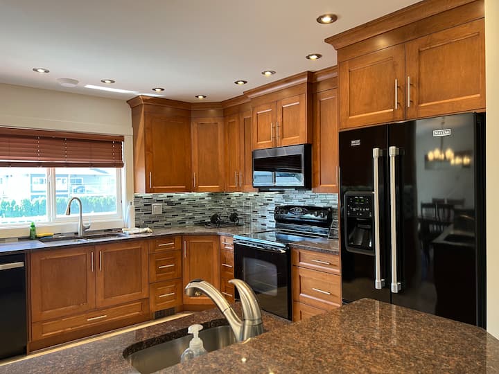 Furnished 2 Bedroom Suite. - Summerland