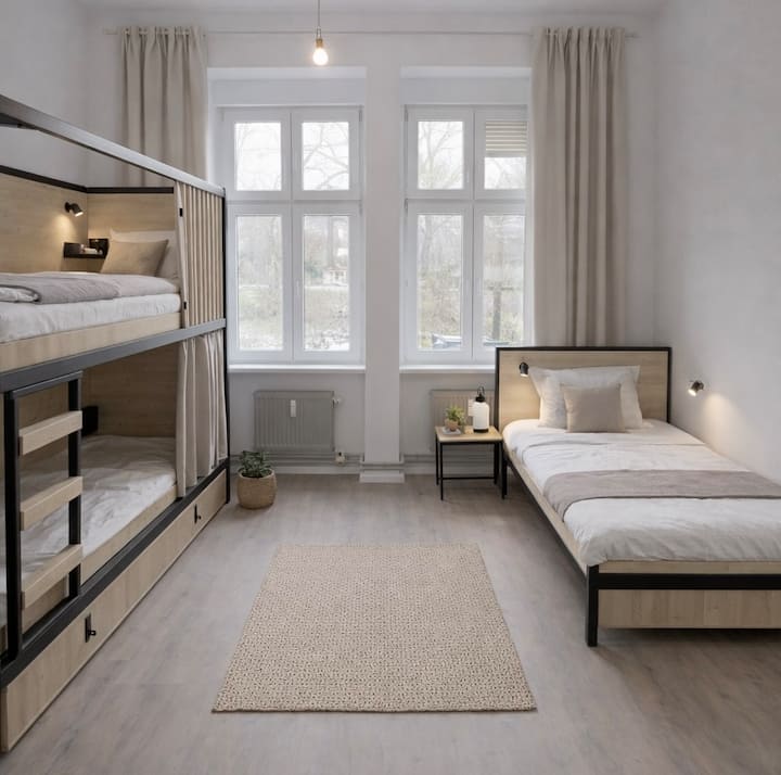 Private Dorm – 3 Bed (Berlin Sleep Club) - Berlin