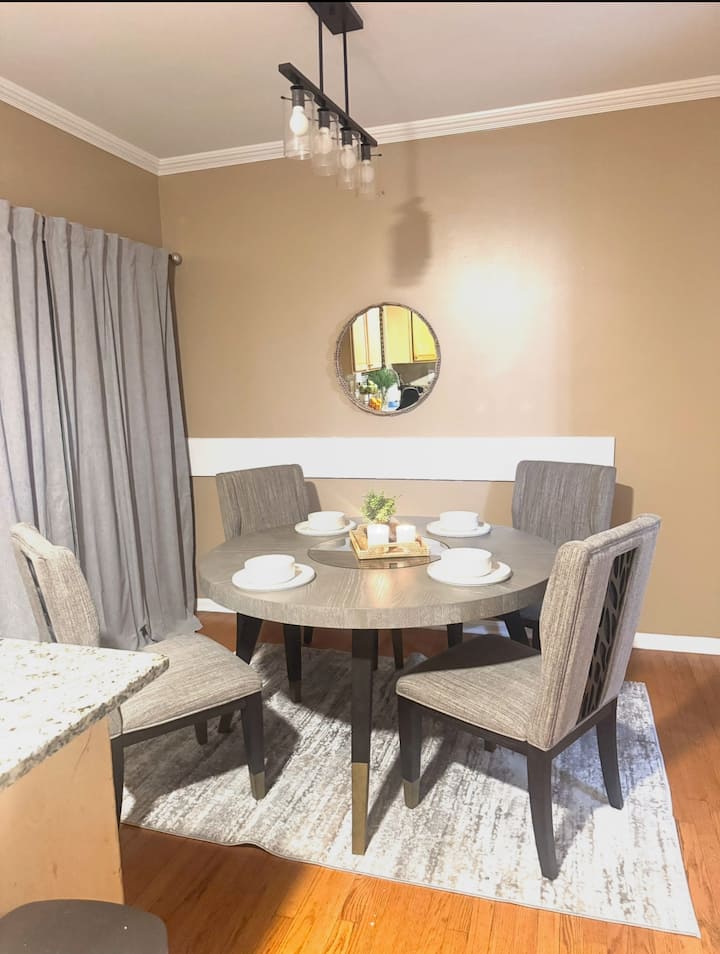 Large 4-bedroom Entire Home With Two Living Rooms - Owings Mills, MD