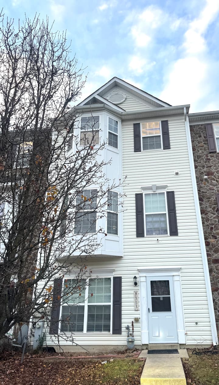Newly Renovated 4- Bedroom In Baltimore - Liberty Reservoir, MD