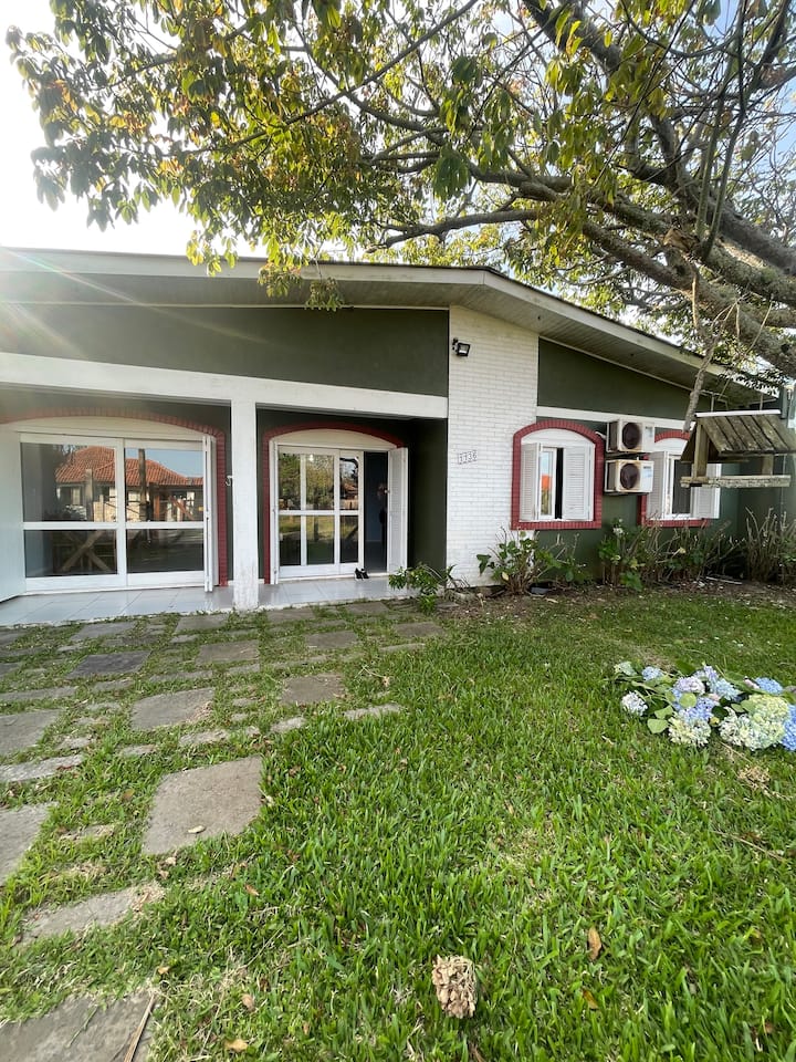 Casa De Praia Ampla E Confortável - Tramandaí