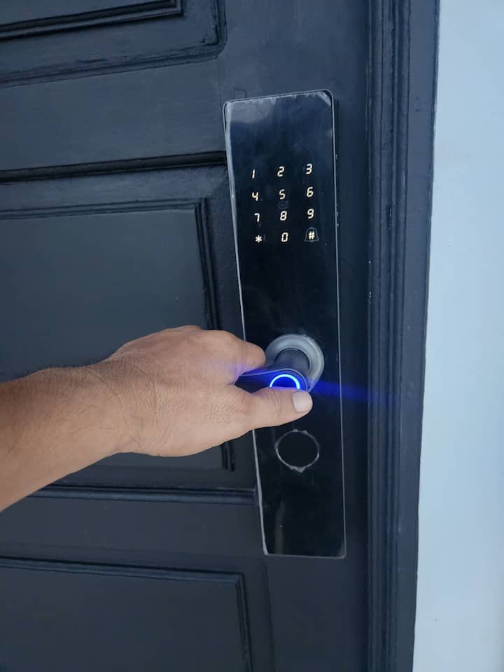 Kamar No 06, Tavisha Inn Ekslusif - Singkawang