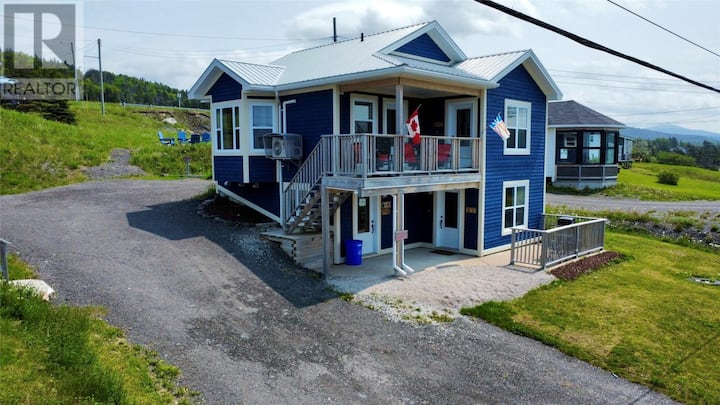 Drift Ashore House: Crew's Quarters - Gros Morne National Park Of Canada