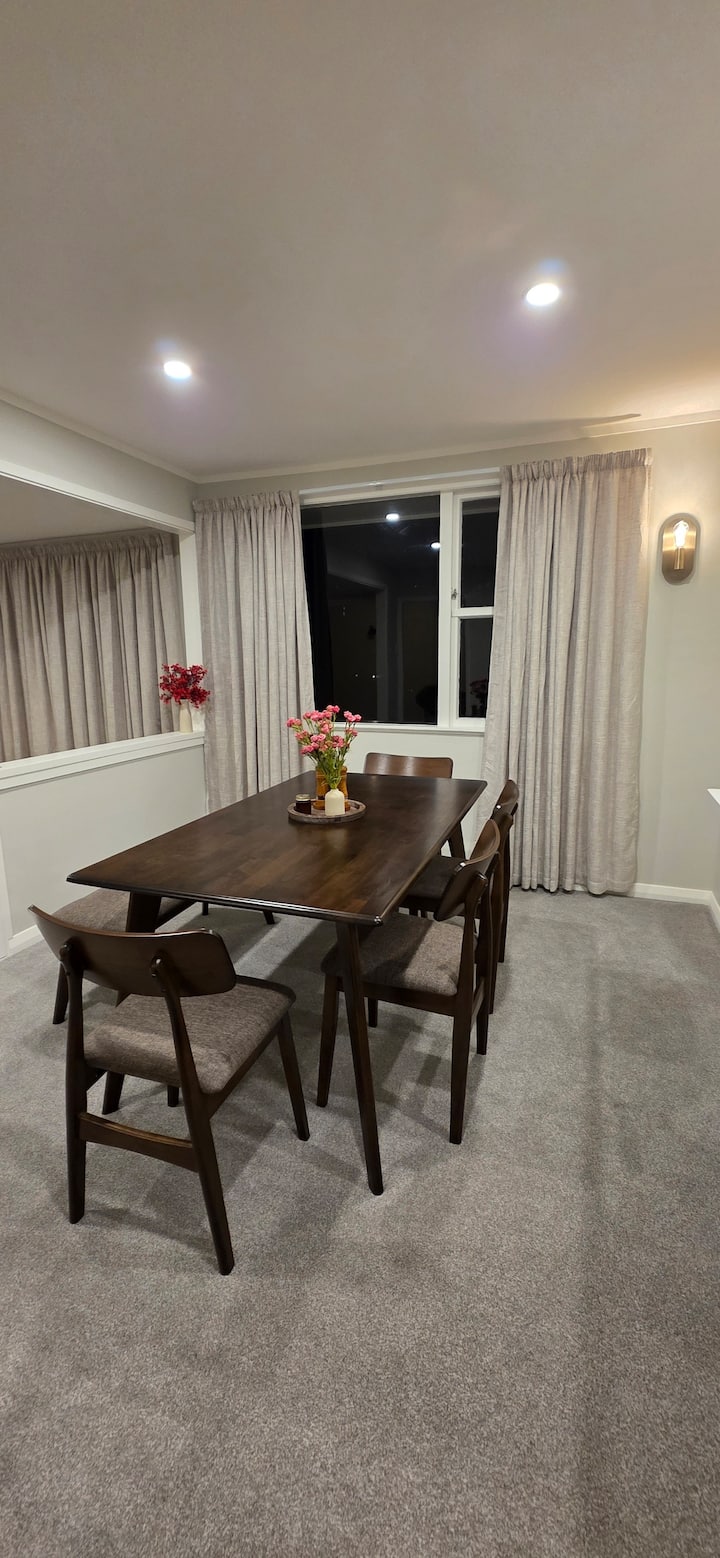 Cozy And Spacious Modernised Home In Palmy - Palmerston North