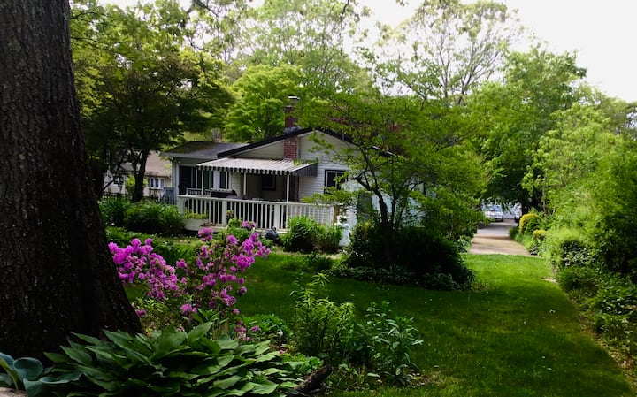 Serene Coram Getaway With Garden - Medford, NY