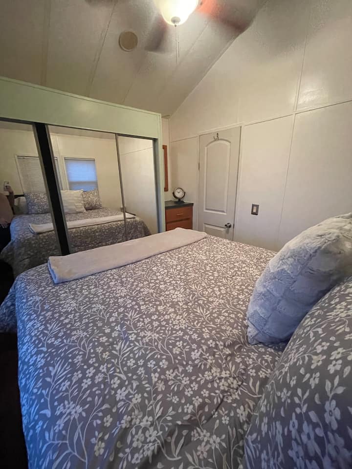 Hilltop Bungalow - New London, NC