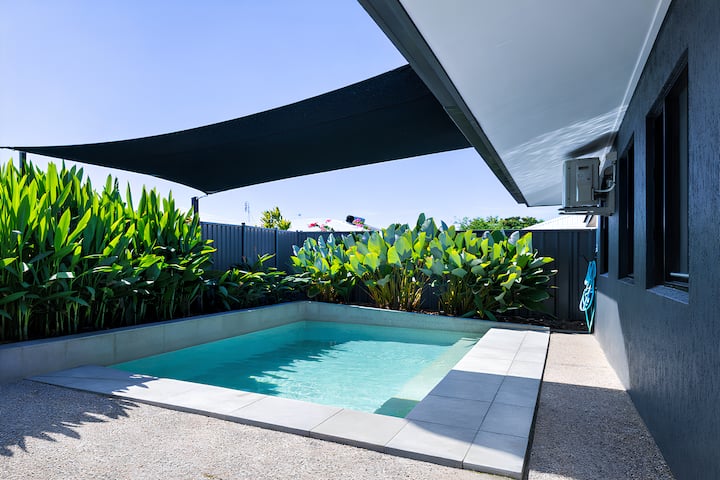 Zuccoli Zintrist • Pool• Vibrant Darwin Haven - Australia