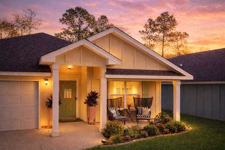 Chic Dog-friendly Stay Near Owa/beach, Fenced Yard - Foley, AL