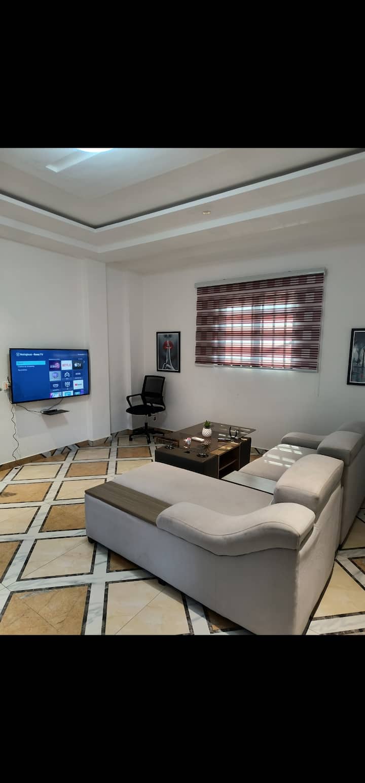 Beautiful Apartment Near Airport - 로메
