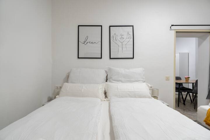 Quiet • 4 Guests • 24/7 Check-in • Netflix • 35m² - Leoben