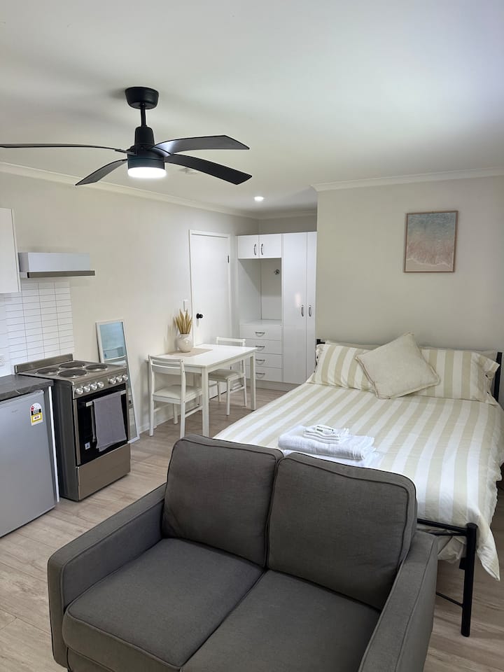 Self-contained Private Studio - Port Macquarie