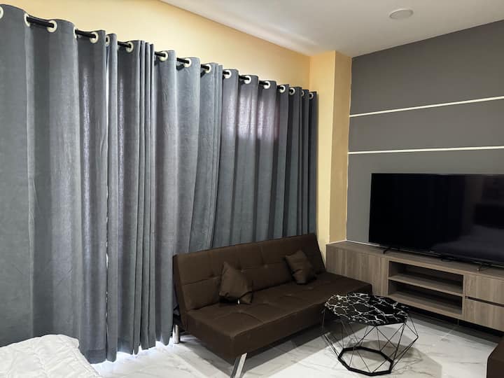 Ferry Few Condo, Enjoy Fresh Air And City View - Phnom Penh