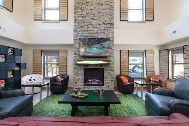 Sports Cabin>hot Tub>2 Game Tables>resort Pools - Branson, MO